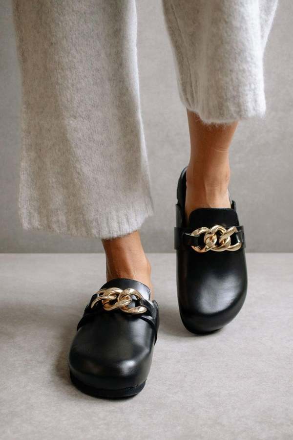 Alohas Fireplace Chain Leather Clogs - Black | Garmentory