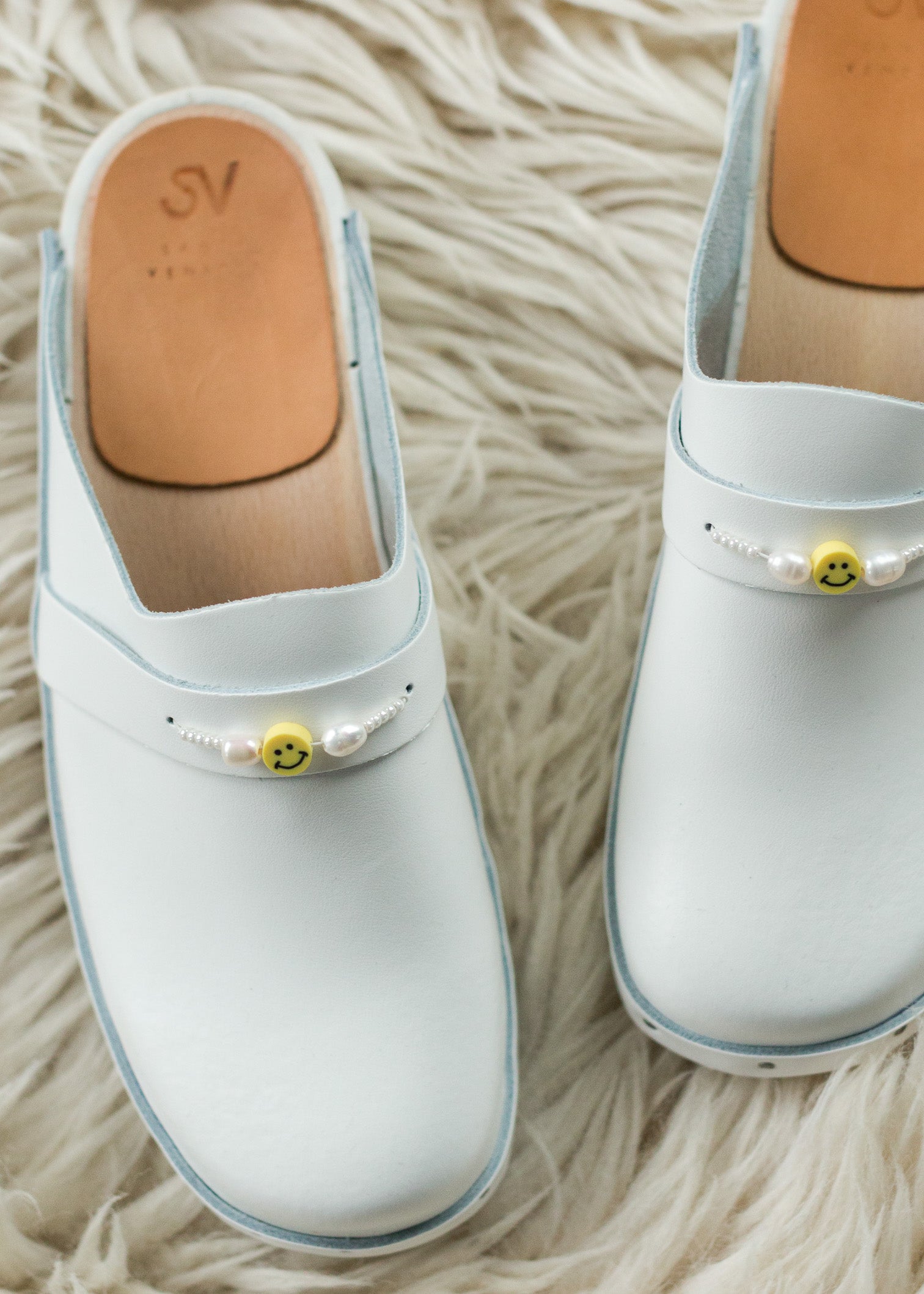 Santa Venetia Goods Smile Clog - WHITE | Garmentory