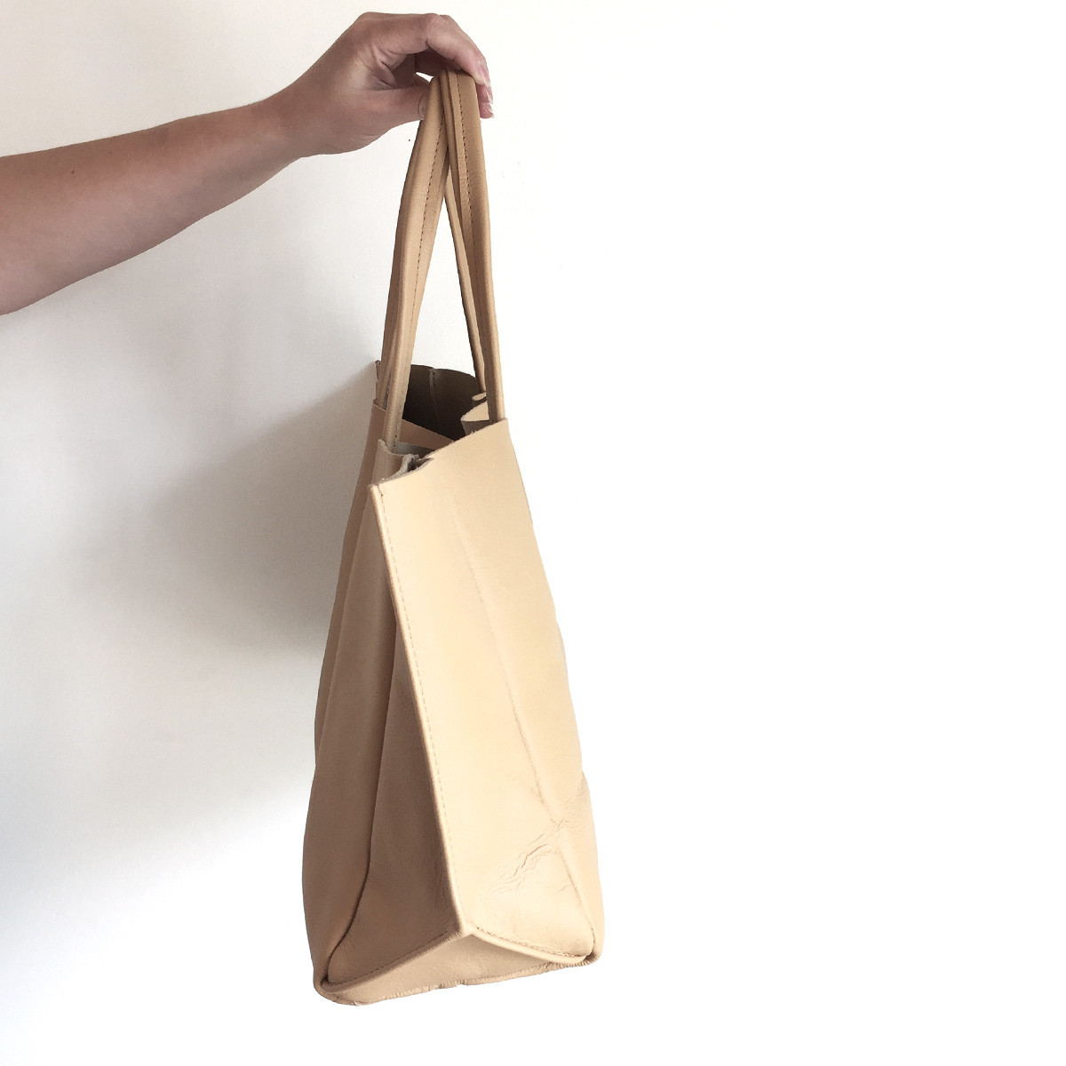 Ampersand as Apostrophe Sideways Tote in Camel | Garmentory