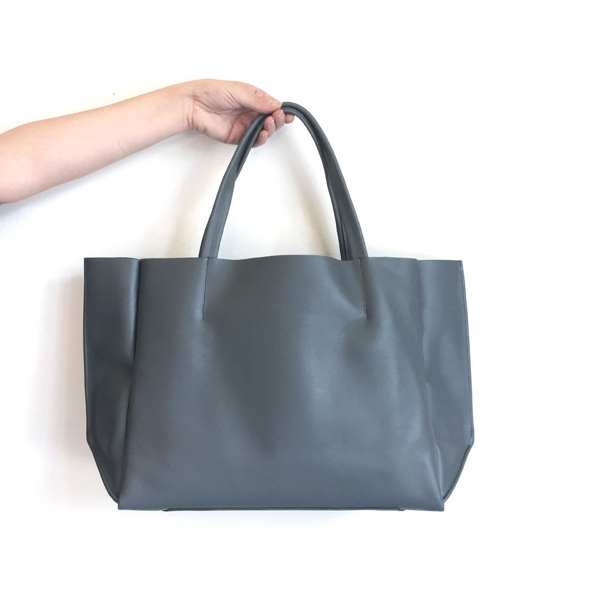 Ampersand as Apostrophe Sideways Tote Stiff in Steel Grey | Garmentory
