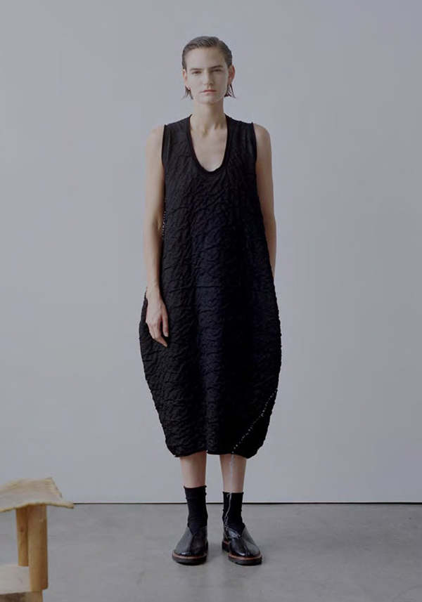 unir Kintsugi Sleeveless Crinkle Bubble Dress - BLACK/BUTTER | Garmentory