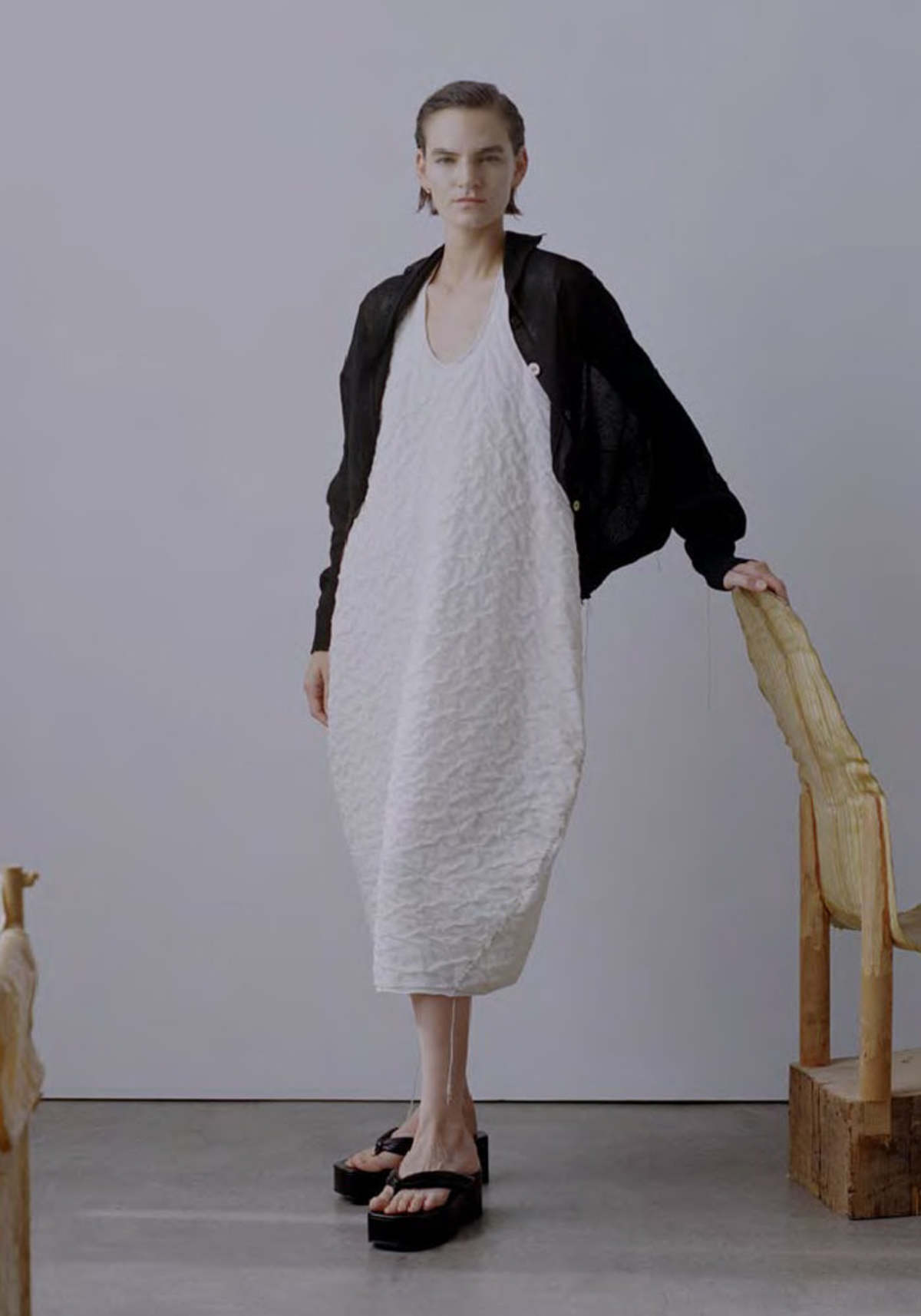 unir Kintsugi Sleeveless Crinkle Bubble Dress - BLACK/BUTTER | Garmentory