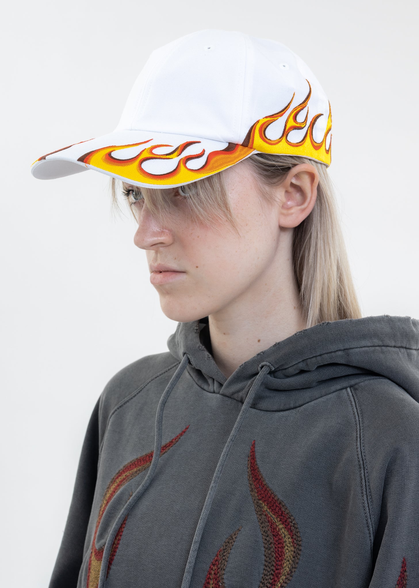 etudes BOOSTER FLAMING Cap - White | Garmentory