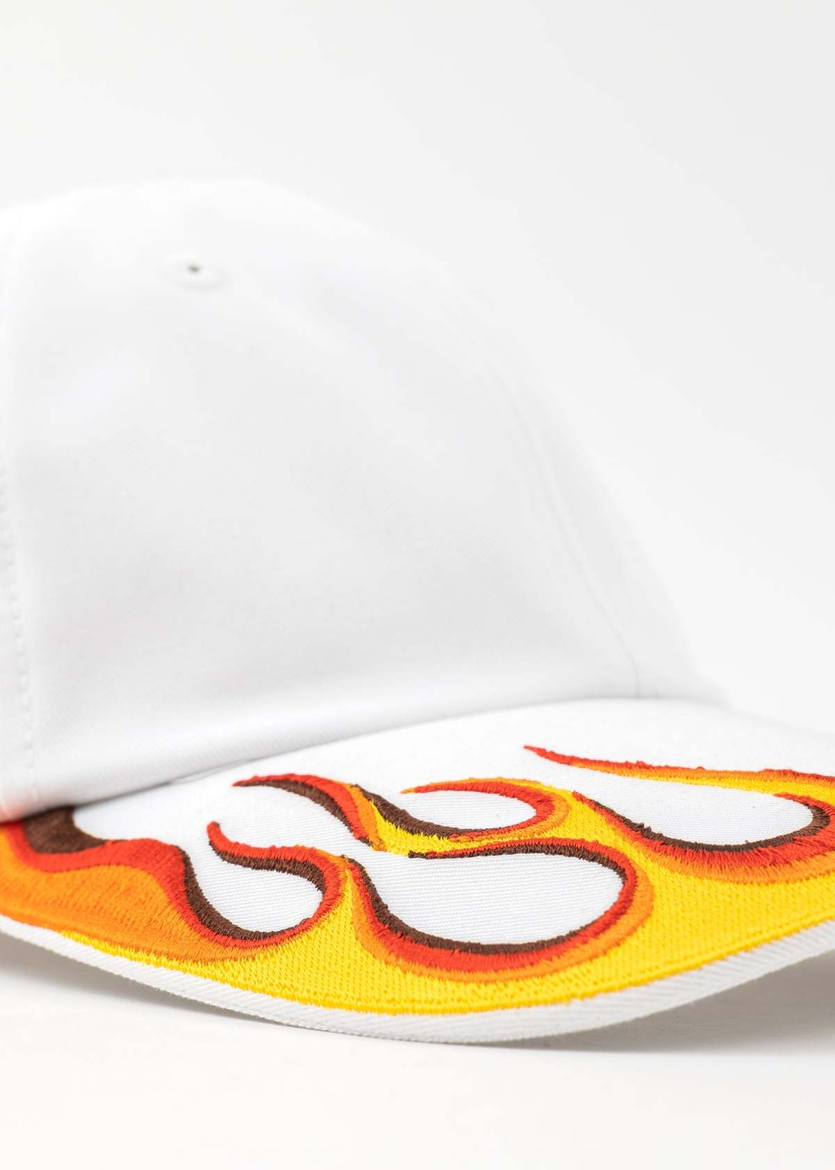 etudes BOOSTER FLAMING Cap - White | Garmentory