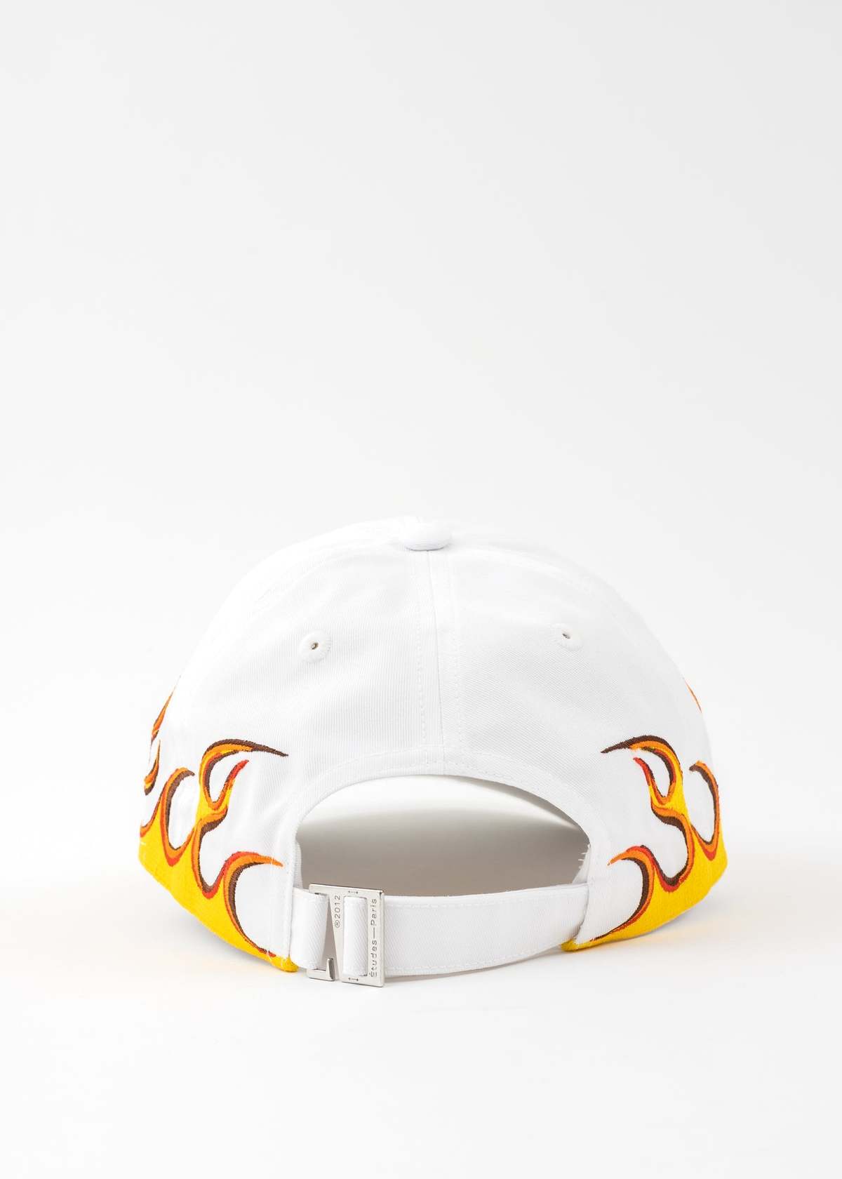 etudes BOOSTER FLAMING Cap - White | Garmentory