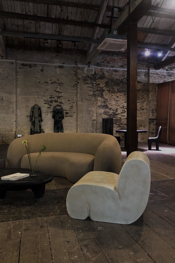 Kar Studio Curl up Lounge - White | Garmentory