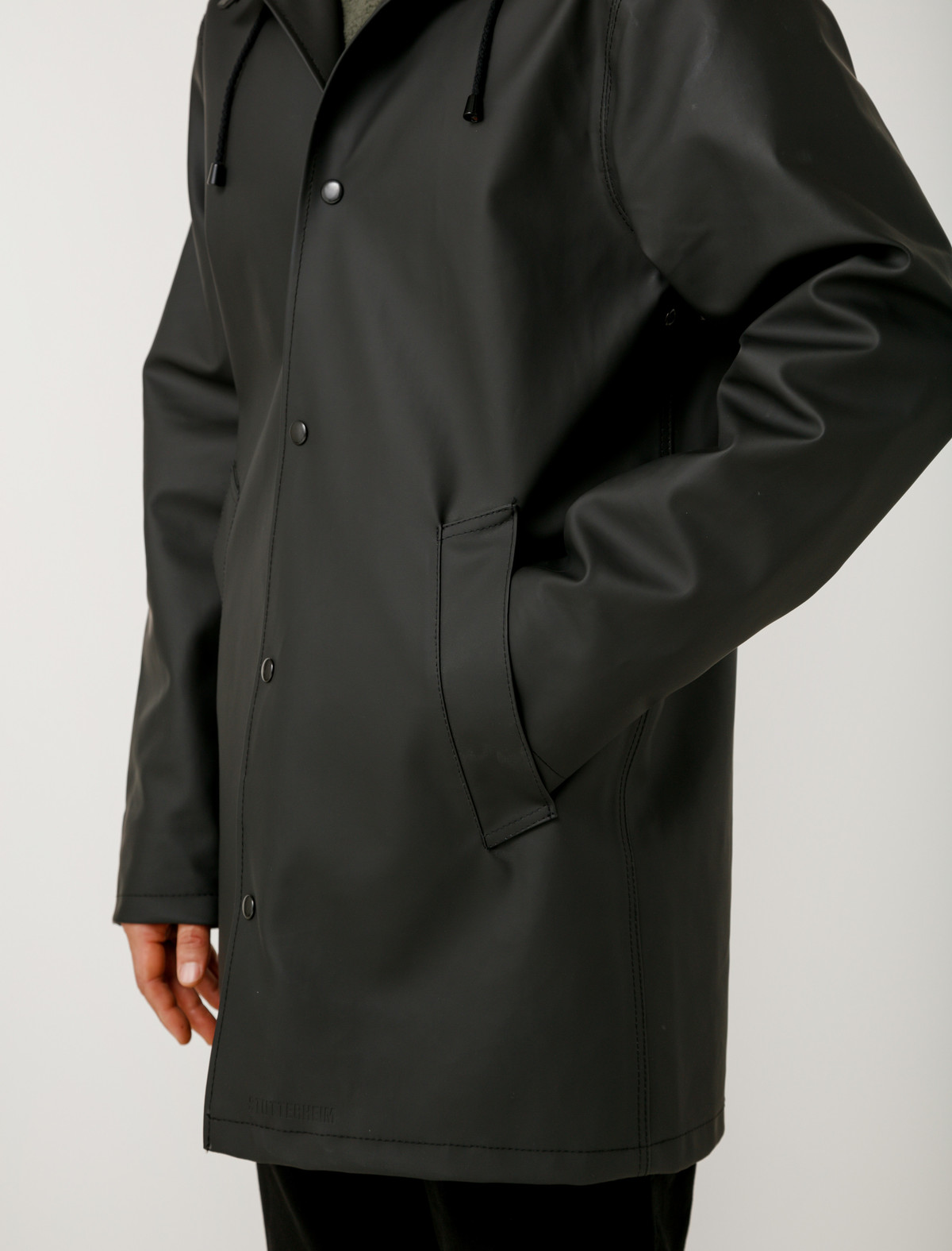 Stutterheim Mens Arholma Raincoat - Black | Garmentory