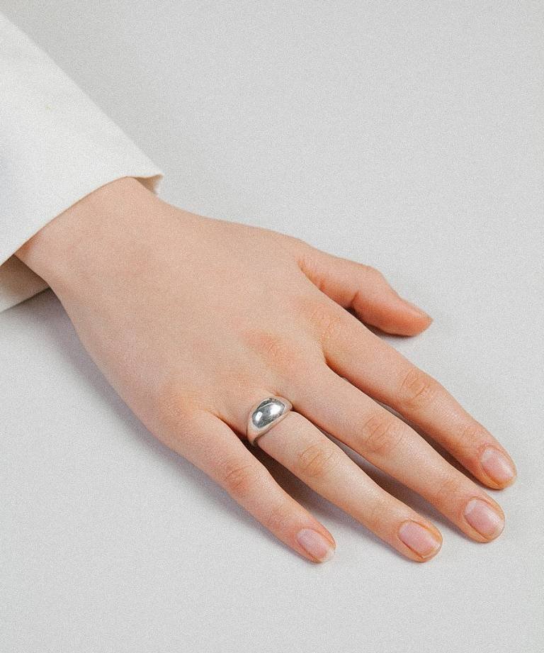 Wolf Circus Magnes Ring - Sterling Silver | Garmentory