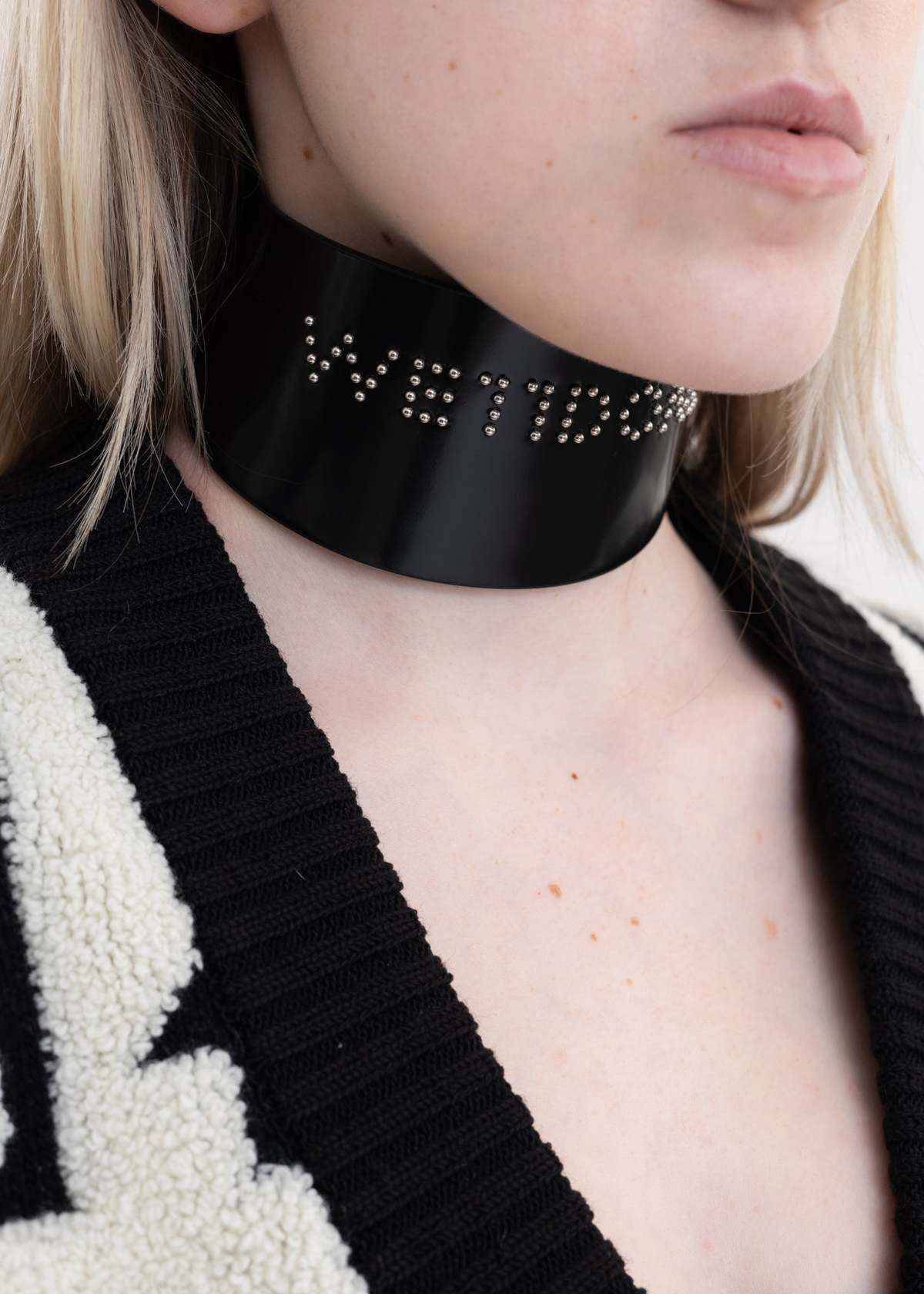 we11done SMALL LOGO STUD WIDE DOUBLE BUCKLE CHOKER - BLACK | Garmentory