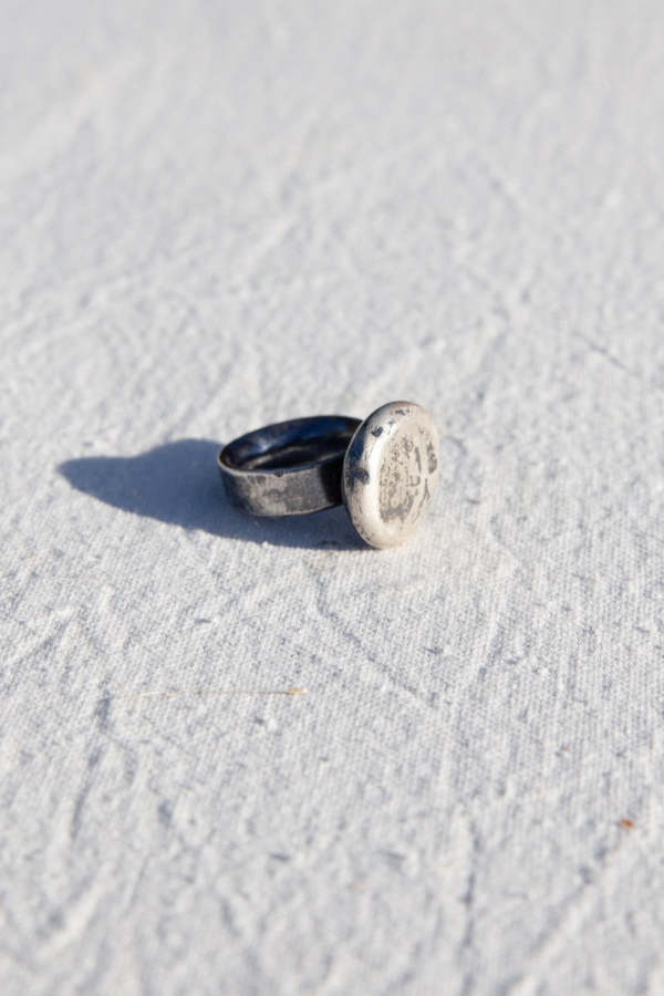 Vintage Wobbly Oxidized Disc Ring | Garmentory