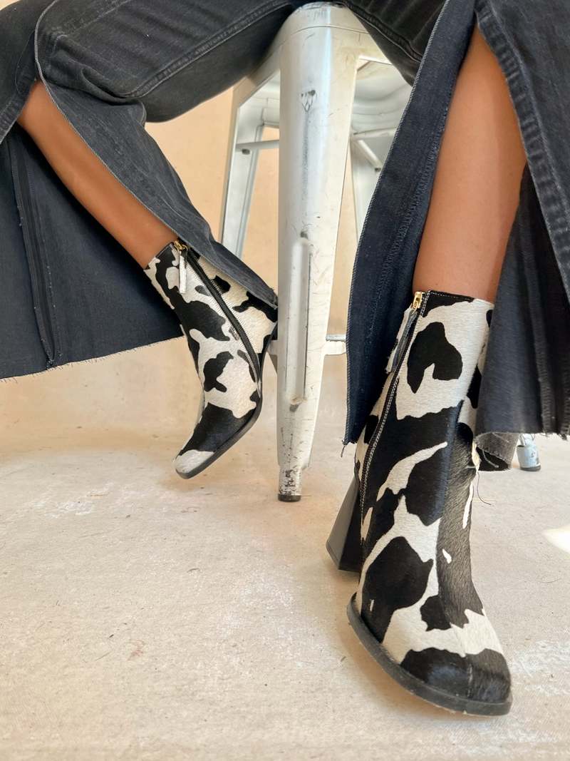 Alohas SOUTH COW BOOT - Black/White | Garmentory