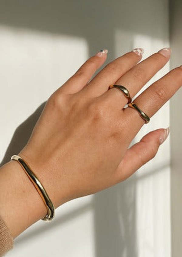 Kara Yoo Flow Cuff Bracelet - Gold | Garmentory