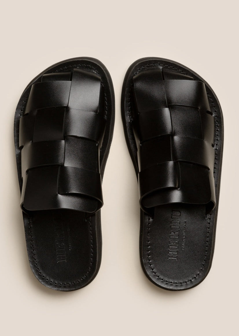 HEREU Dira Fisherman Mule - Black | Garmentory