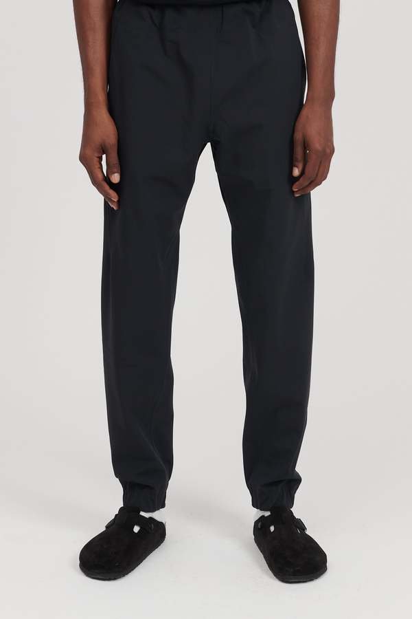 VEILANCE Secant Heavy Weight Trackpant - Black | Garmentory