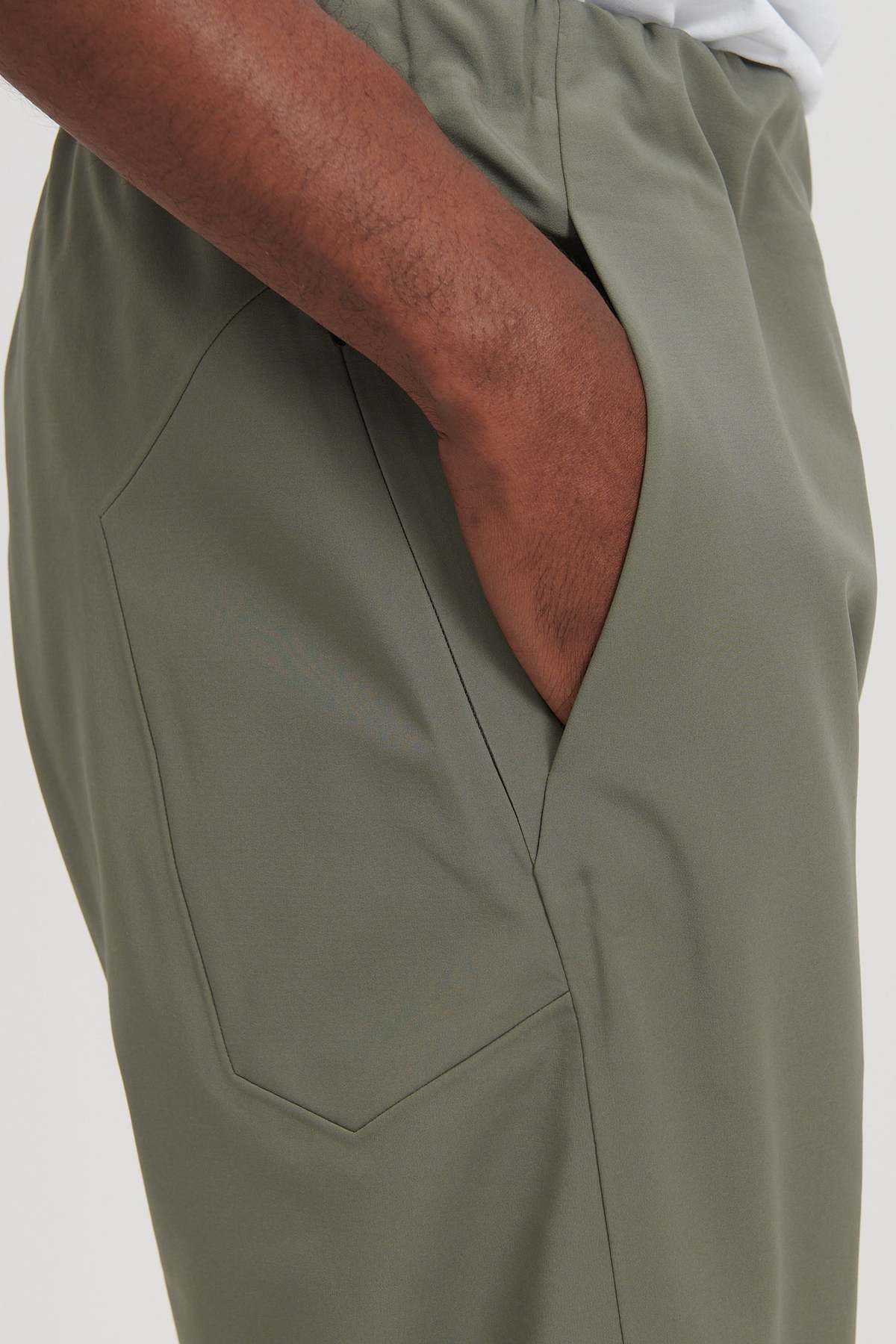 VEILANCE Secant Heavy Weight Trackpant - Forage | Garmentory