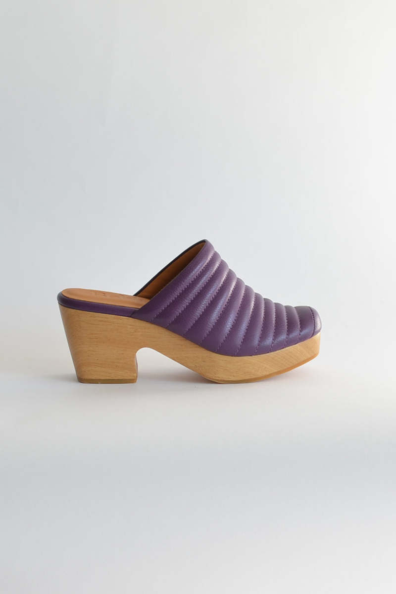 Vamp Shoes Beklina Ribbed Clog - Mulberry | Garmentory