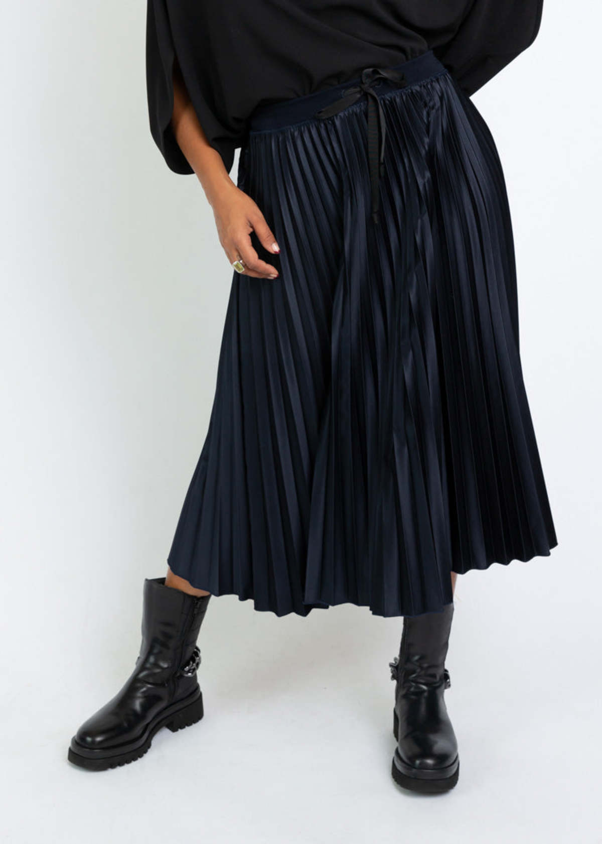 COG Giovanna Accordion Skirt - Navy | Garmentory