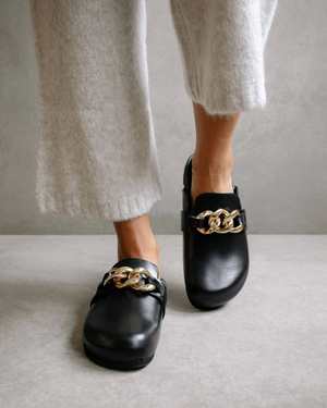 Alohas Fireplace Chain Clog - Black | Garmentory