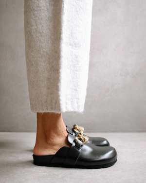 Alohas Fireplace Chain Clog - Black | Garmentory