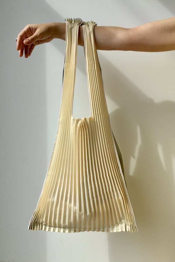 Pleco Pleats Bag - Large Beige/Silver | Garmentory