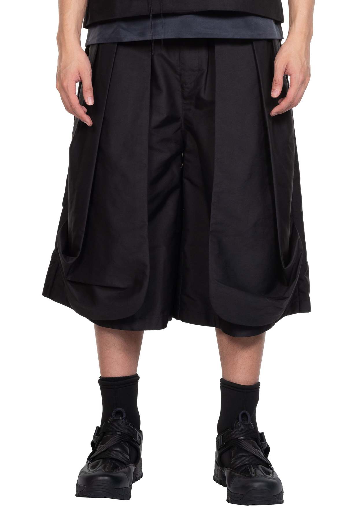 Aenrmous Deepi Crescent Shorts - Black | Garmentory