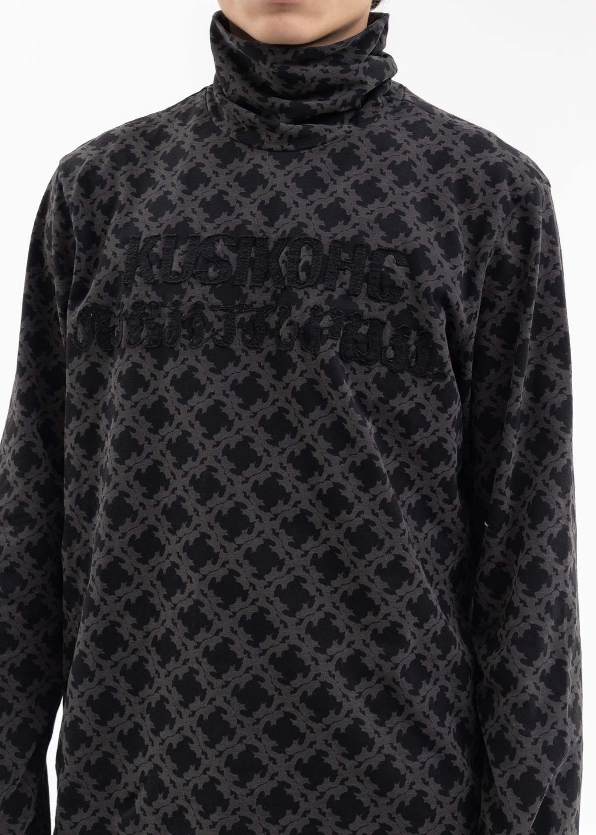 KUSIKOHC CHAIN TURTLENECK - BLACK | Garmentory