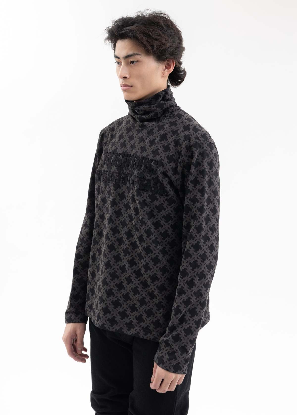 KUSIKOHC CHAIN TURTLENECK - BLACK | Garmentory