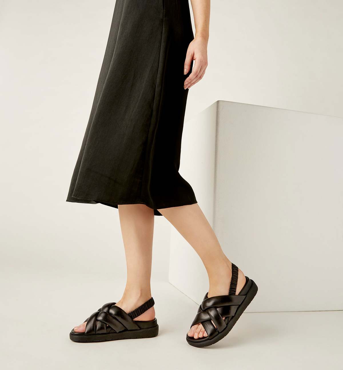 la canadienne Redmond Puffy Leather Sandal - Black | Garmentory