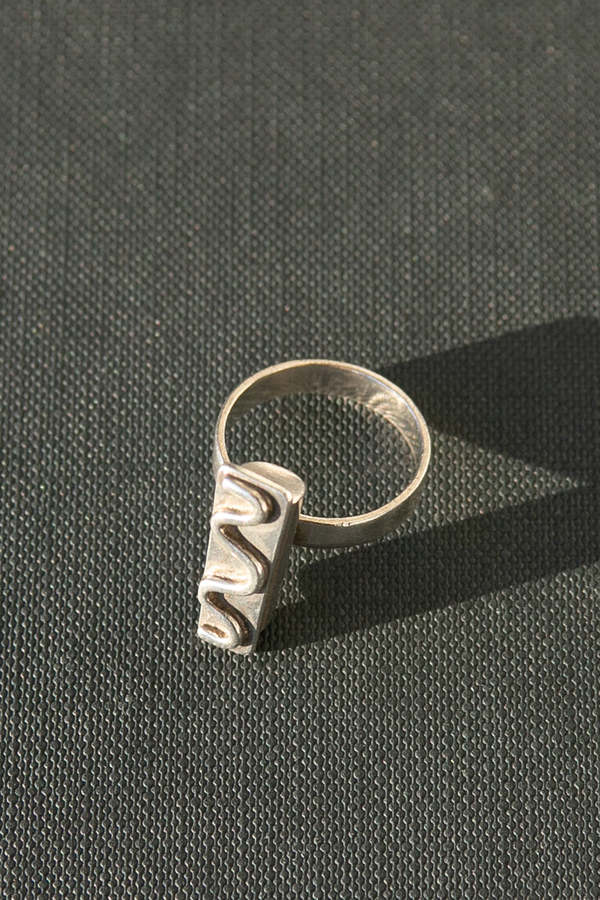 Sculptural Wiggle Ring - Silver | Garmentory
