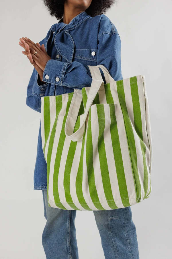 BAGGU Giant Pocket Tote - Green Awning Stripe | Garmentory