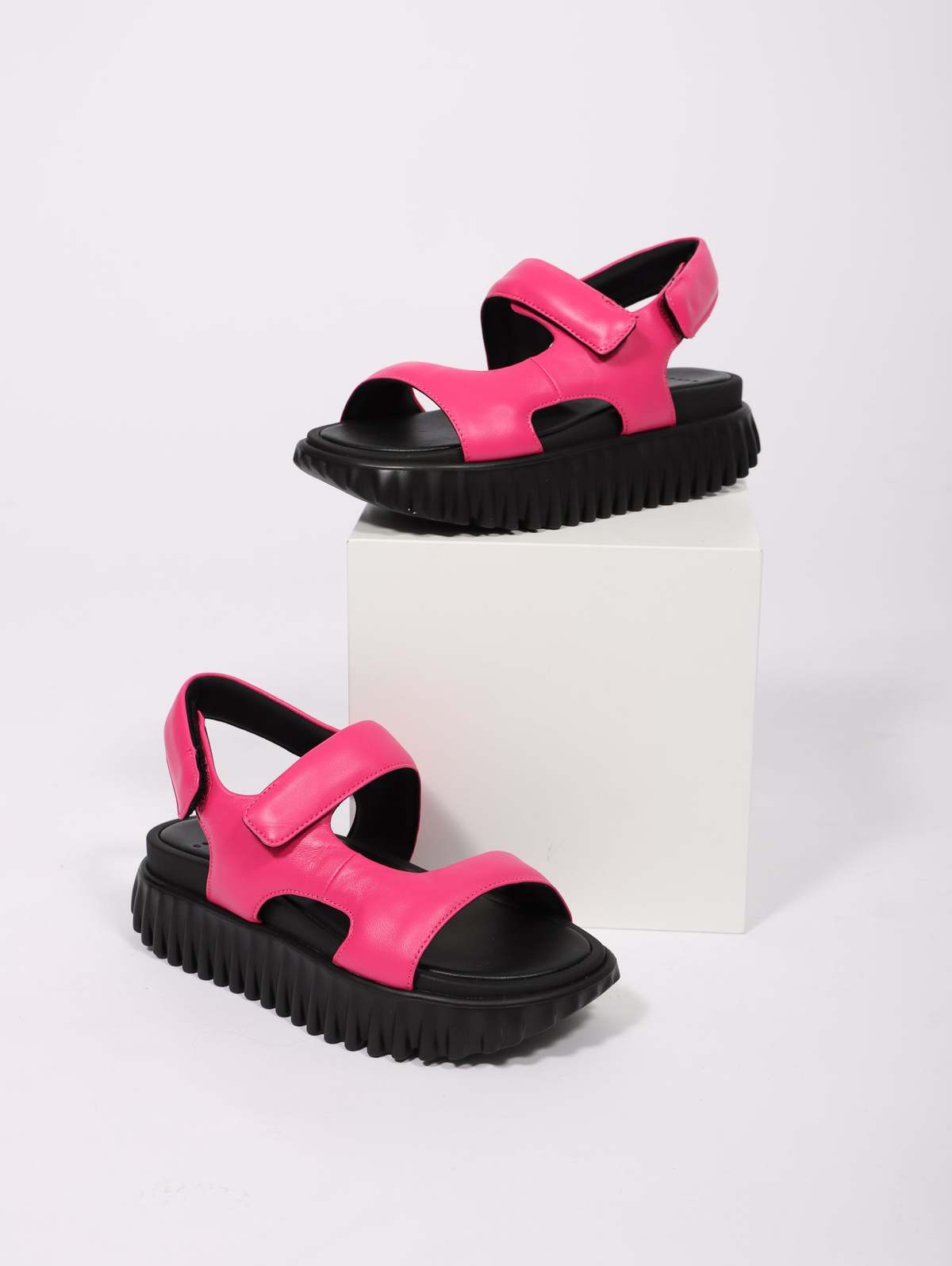 4CCCCEES Waffo Pure Sandals - Fucshia | Garmentory
