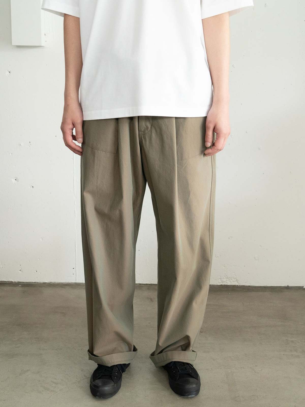 Still By Hand Deep Tuck Baker Pants - Black Navy | Garmentory