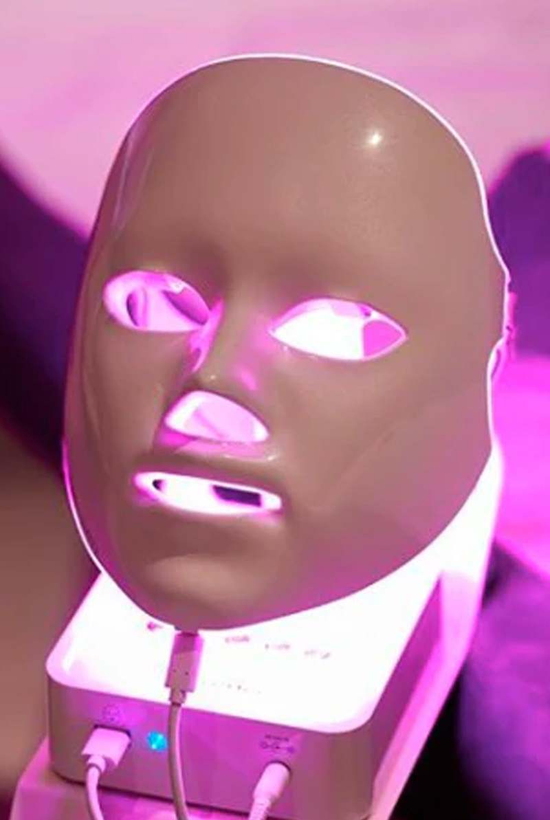 DEESSE PRO LED PHOTOTHERAPY MASK | Garmentory