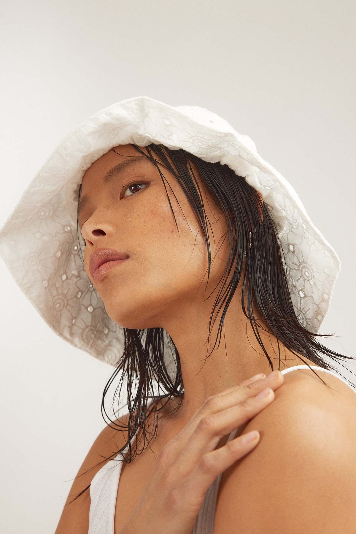 Moth Hat in White Flowers | Garmentory