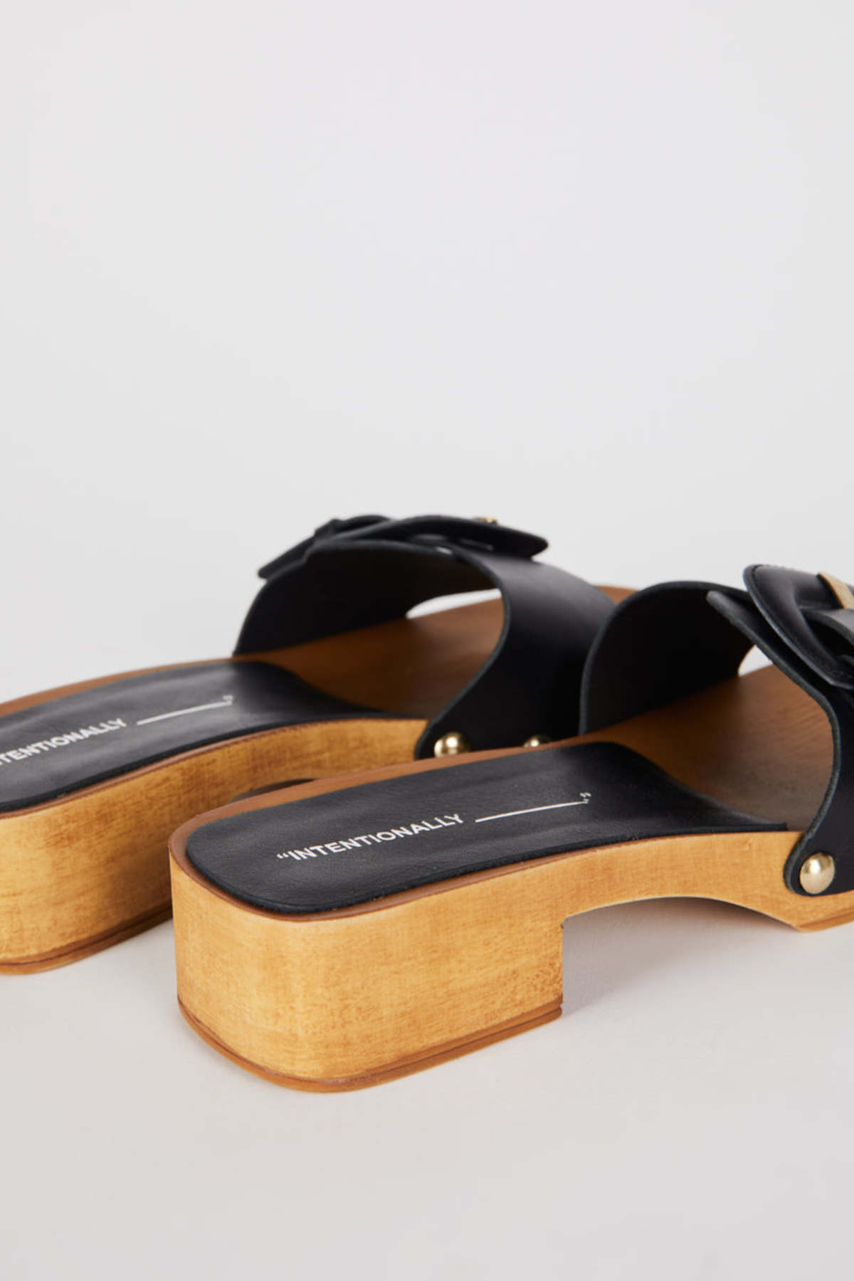 "INTENTIONALLY __________." MAR CLOG - Black | Garmentory
