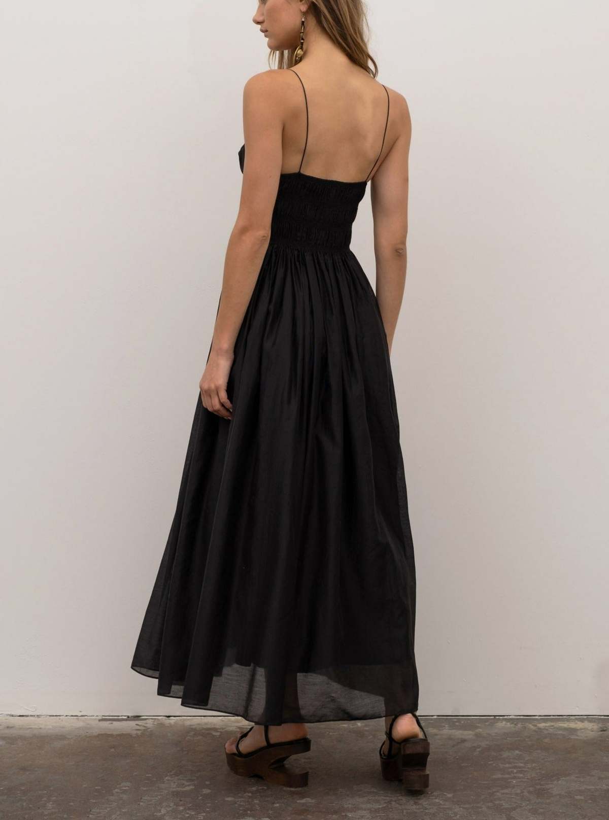 Moon River Shirred Midi Dress - Black | Garmentory