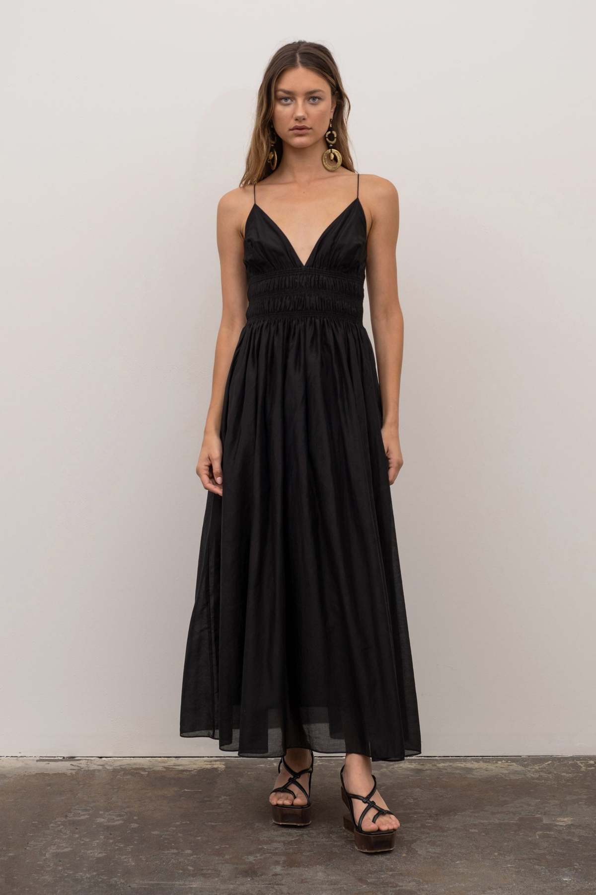 Moon River Shirred Midi Dress - Black | Garmentory