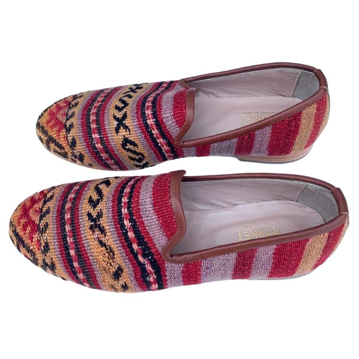 Ocelot Market Men's Turkish Kilim Loafers - Red/Gold Pattern | Garmentory
