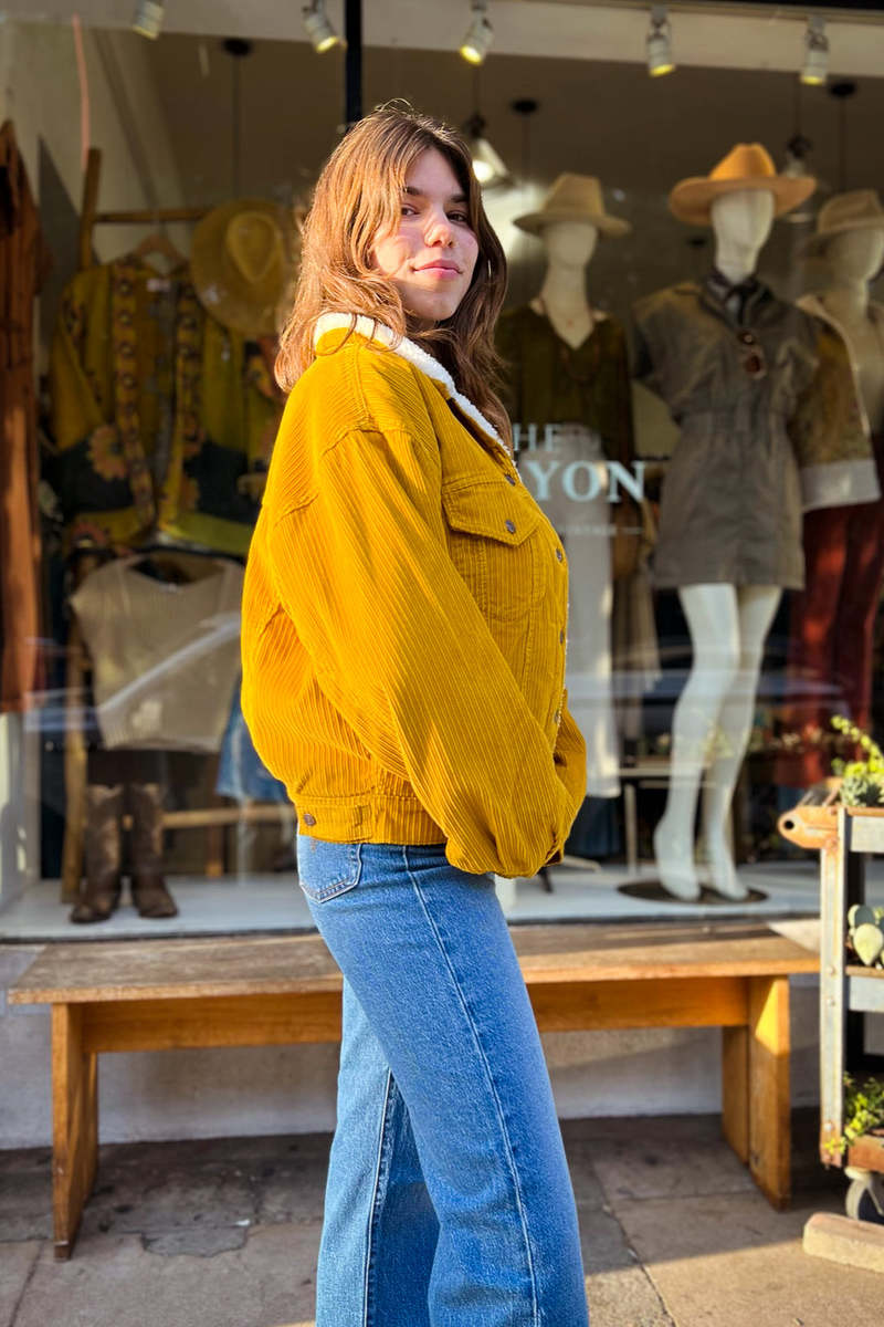 Levi's Sherpa Trucker - Chai Tea | Garmentory