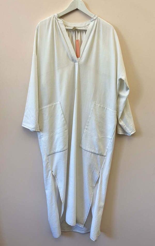 White two pocket long caftan-sample sale | Garmentory